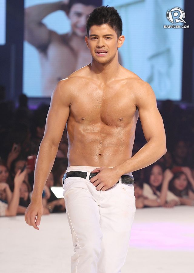 IN PHOTOS: Cosmopolitan Bachelor Bash 2013