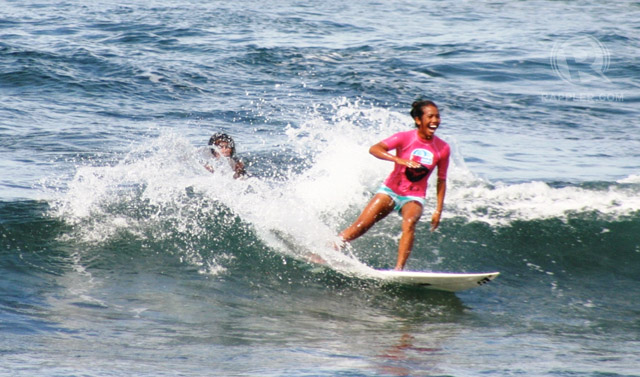 [PH Travel] Surfing with the surfer girls