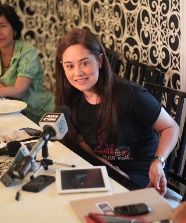 Women dance, world trembles