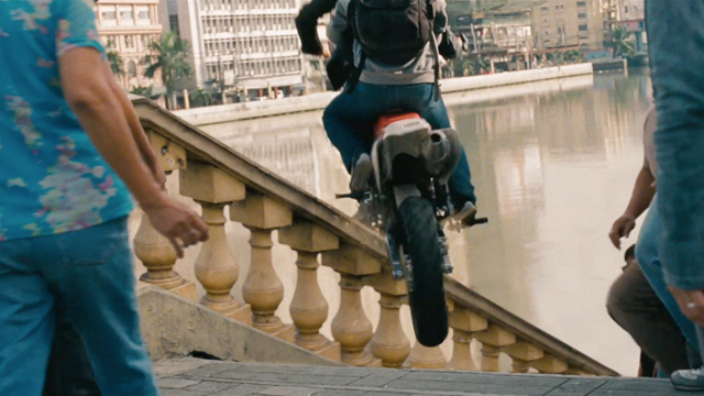 Bourne Legacy trailer showcases Manila