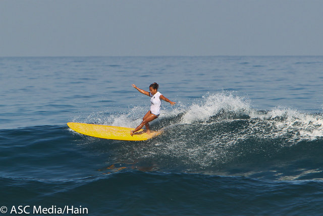 Filipino surfers show talent at Vans surfing competition